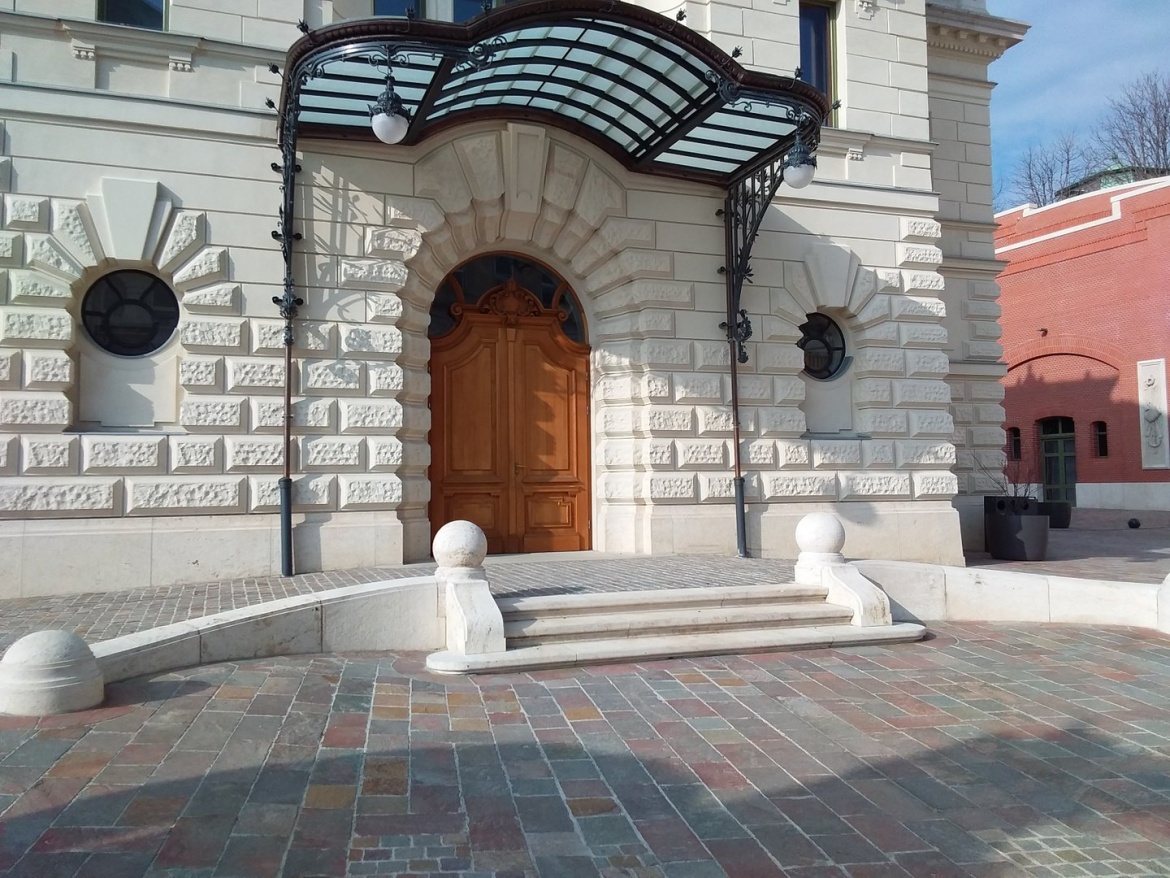 THE WORLD HERITAGE TOUR OF BUDA