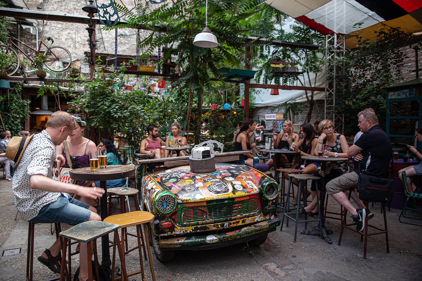 6+1 must-see ruin bars in Budapest
