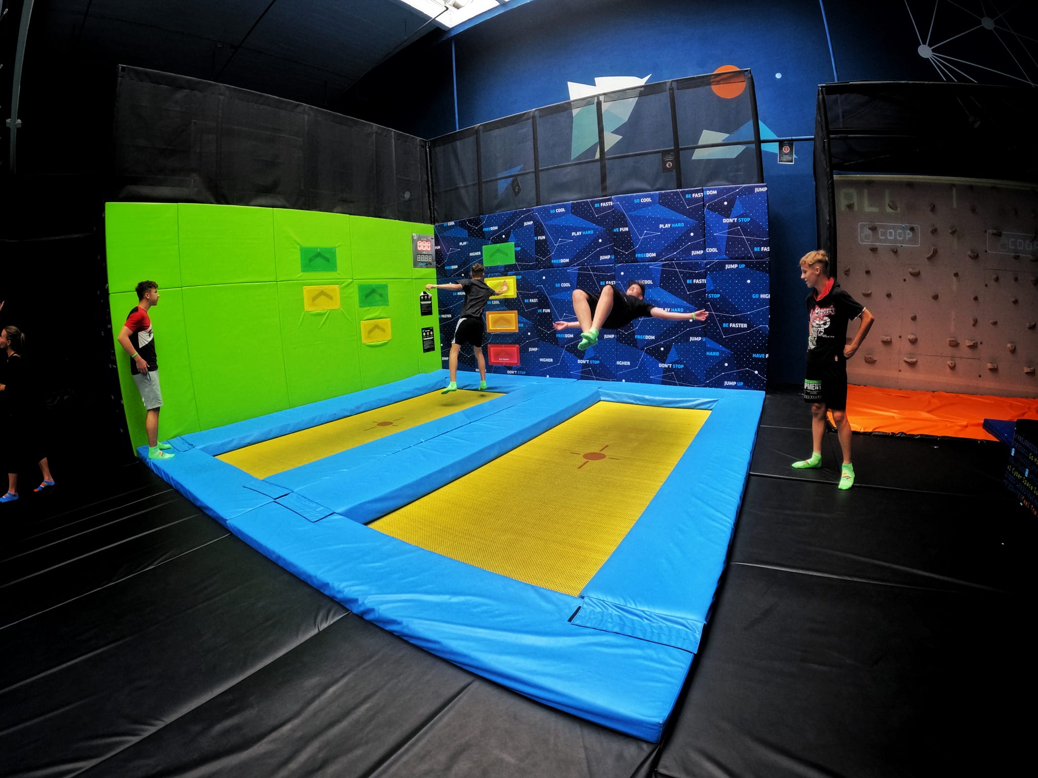 5 super indoor activities for families in rainy weather