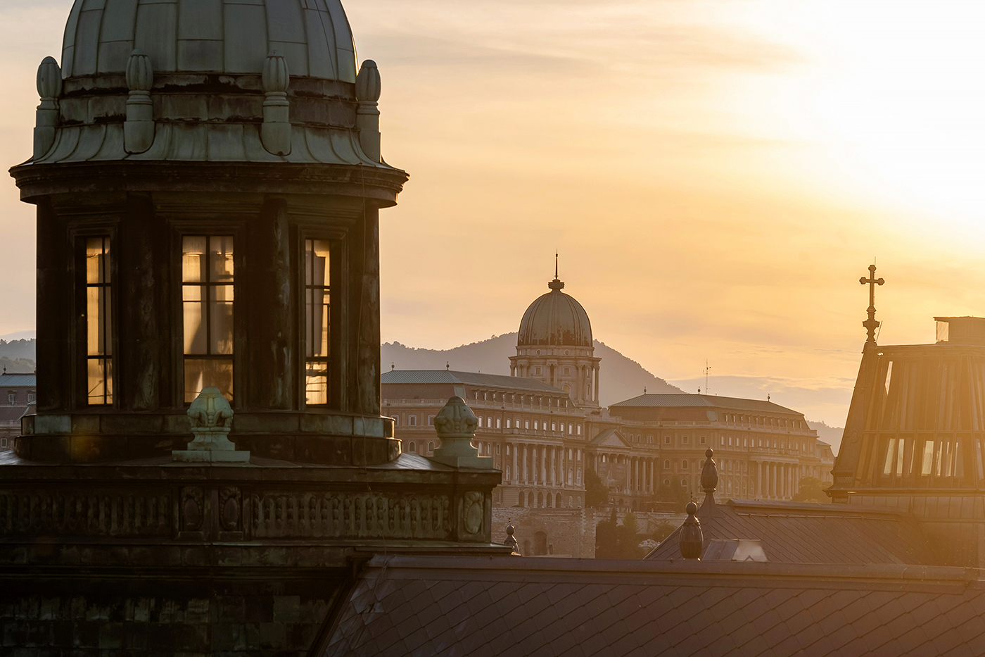 THE WORLD HERITAGE TOUR OF BUDA