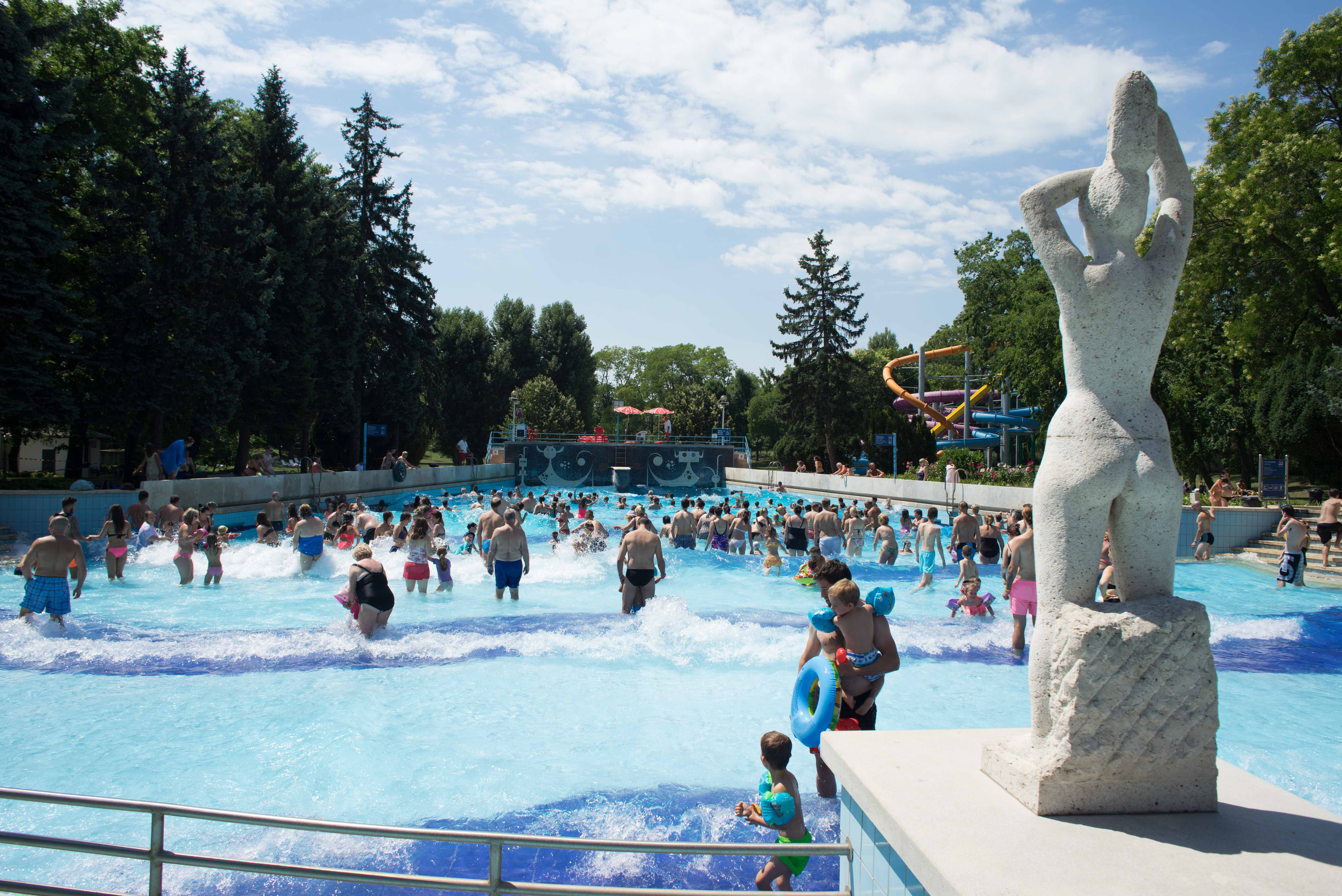 Palatinus Gyógy-, Strand- és Hullámfürdő