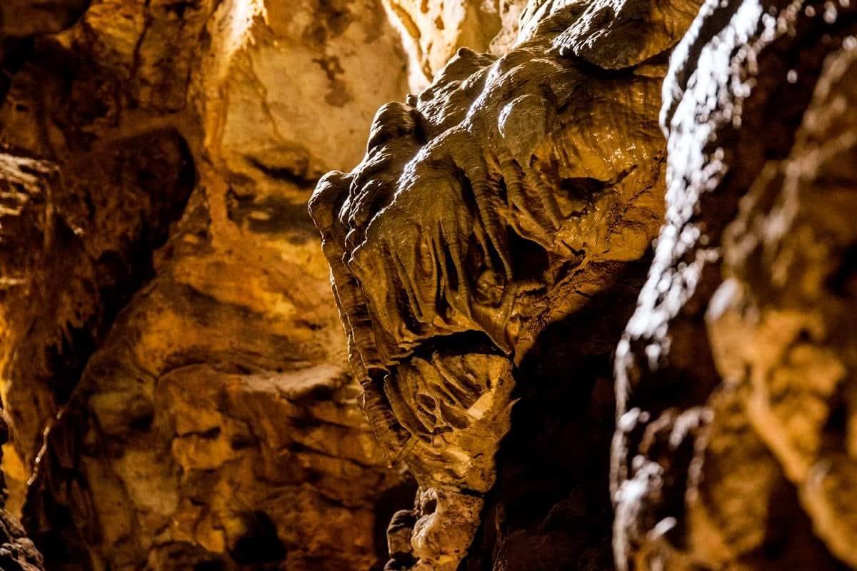 Budapest mélységei: barlangtúrák kalandoroknak