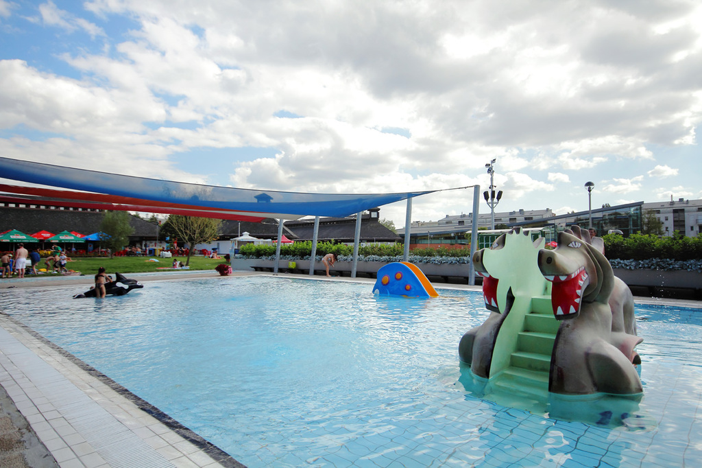 Cool off at the best outdoor pools and beaches in the capital!