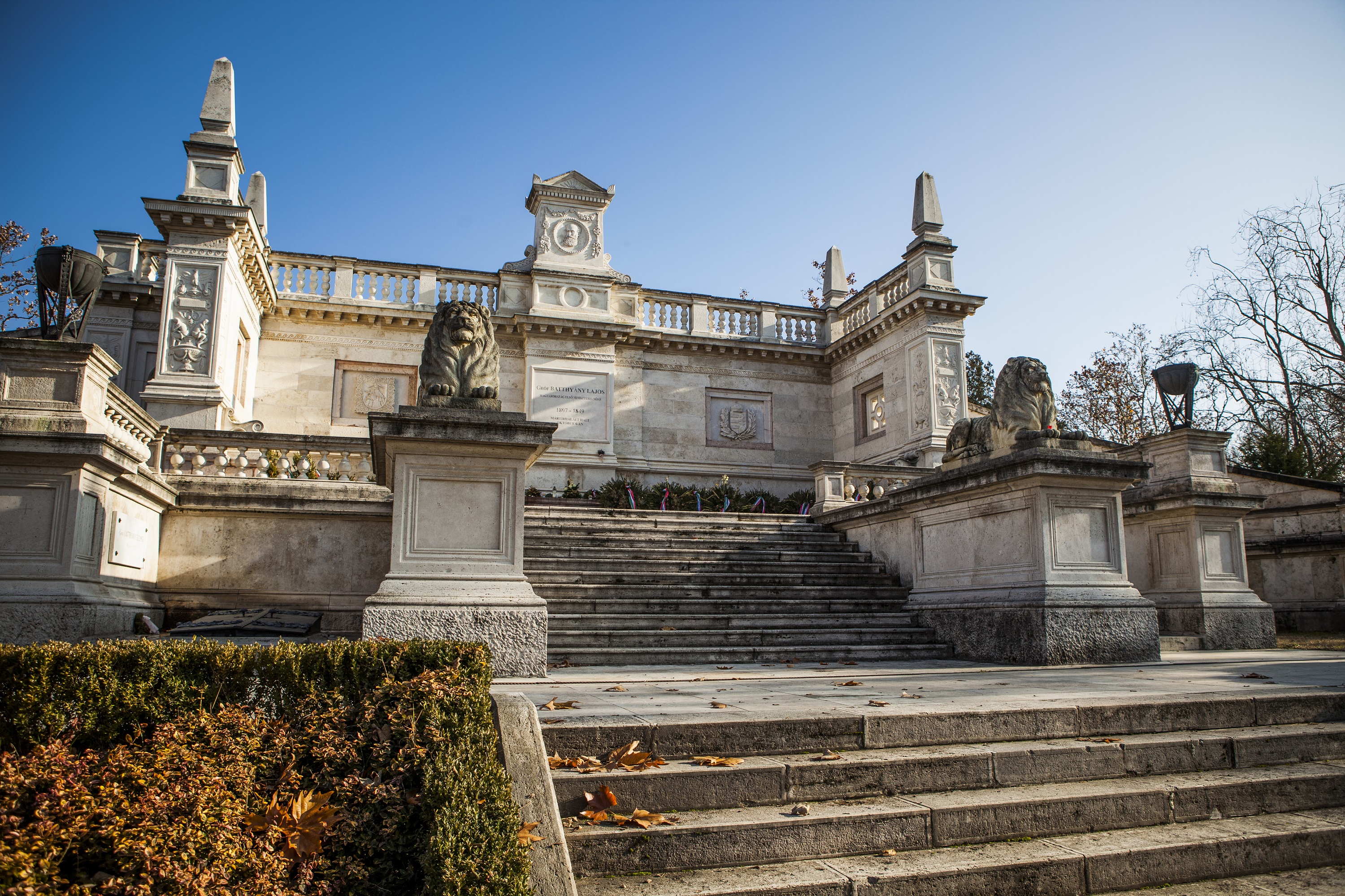Autumn walk in the most famous cemeteries of Budapest