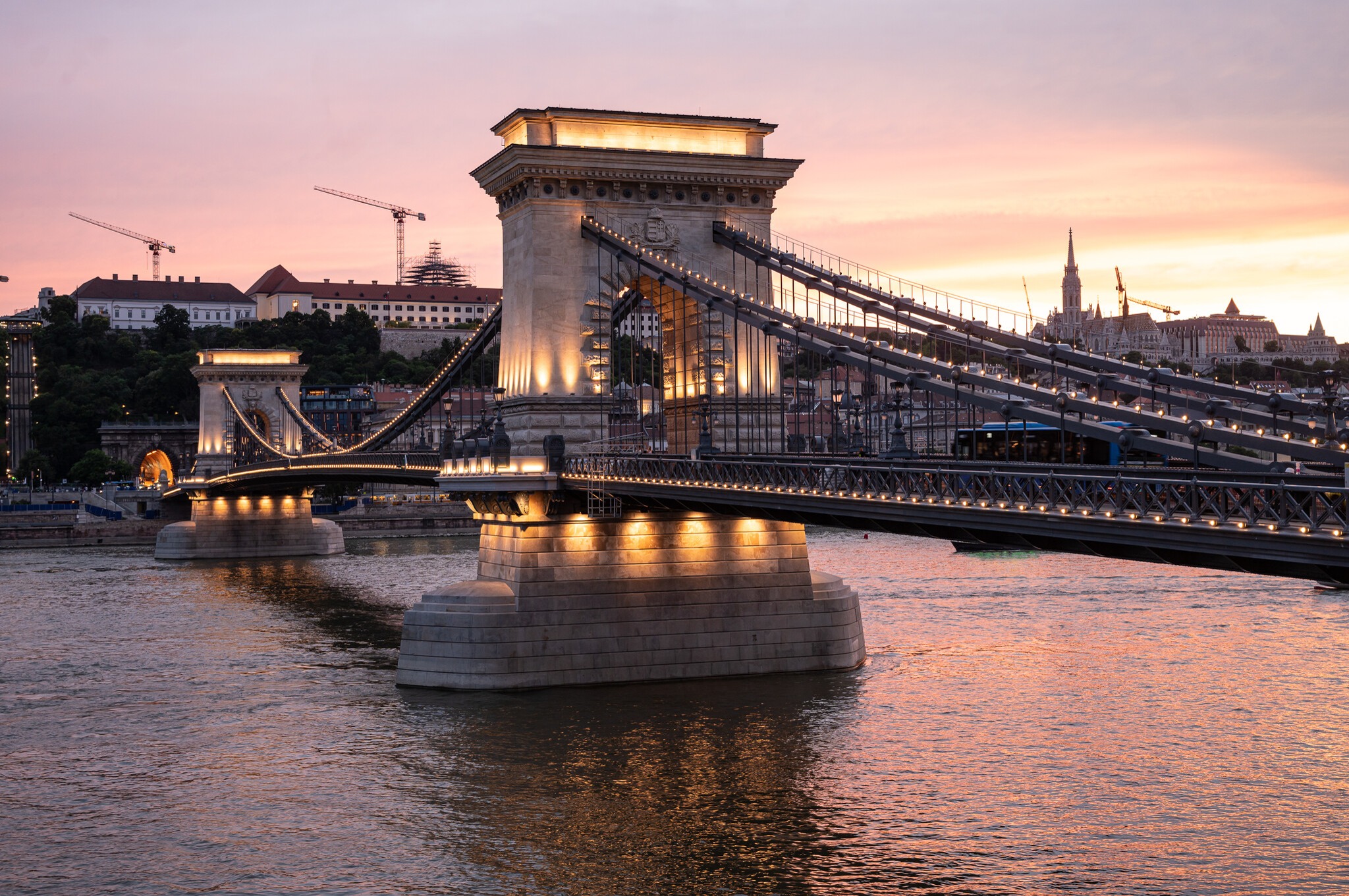 Chain Bridge: Tips Berfoto dan Spot Terbaik